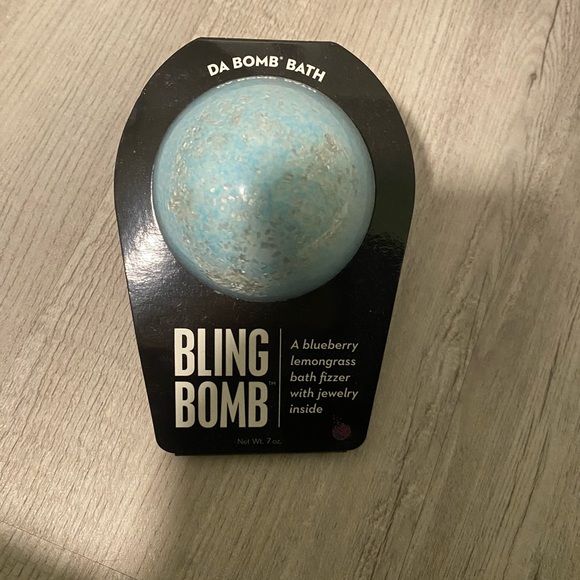 Da Bomb | Bath & Body | Da Bomb Bath Bling Bomb Blue Bath Fizzer | Poshmark